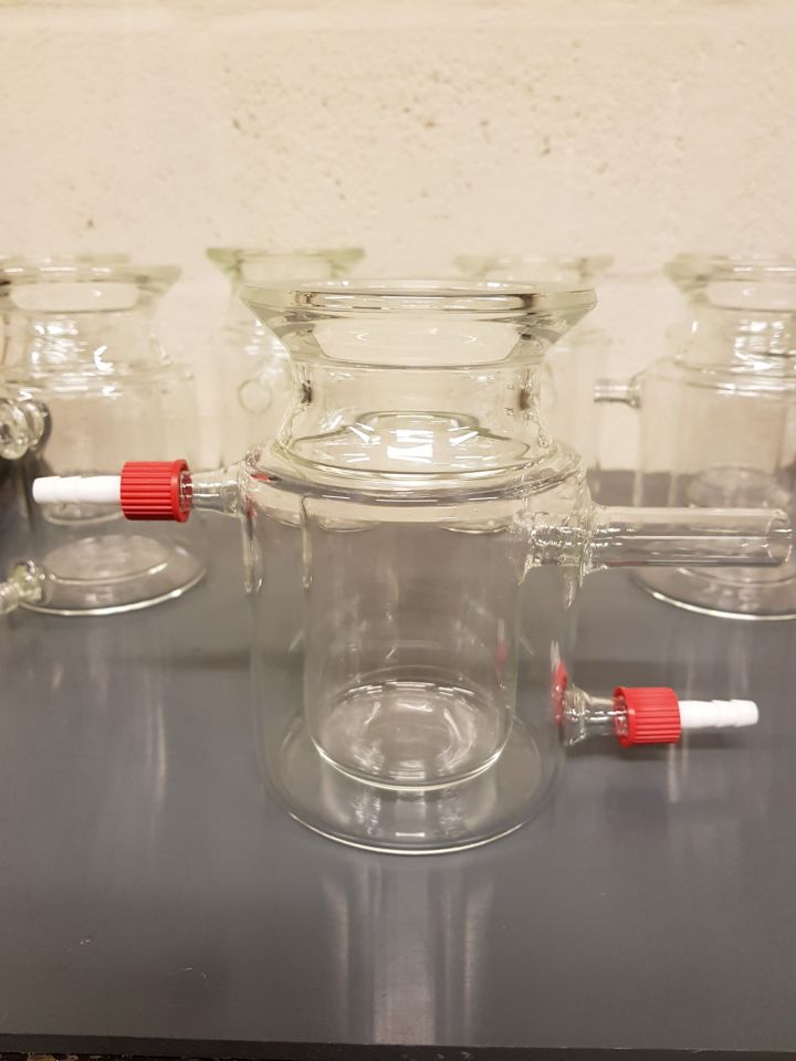 Reaction Vessels for laboratory applications with thermostatic jackets